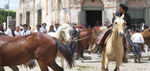 Traditional dress of Argentina: The warrior Gaucho costume